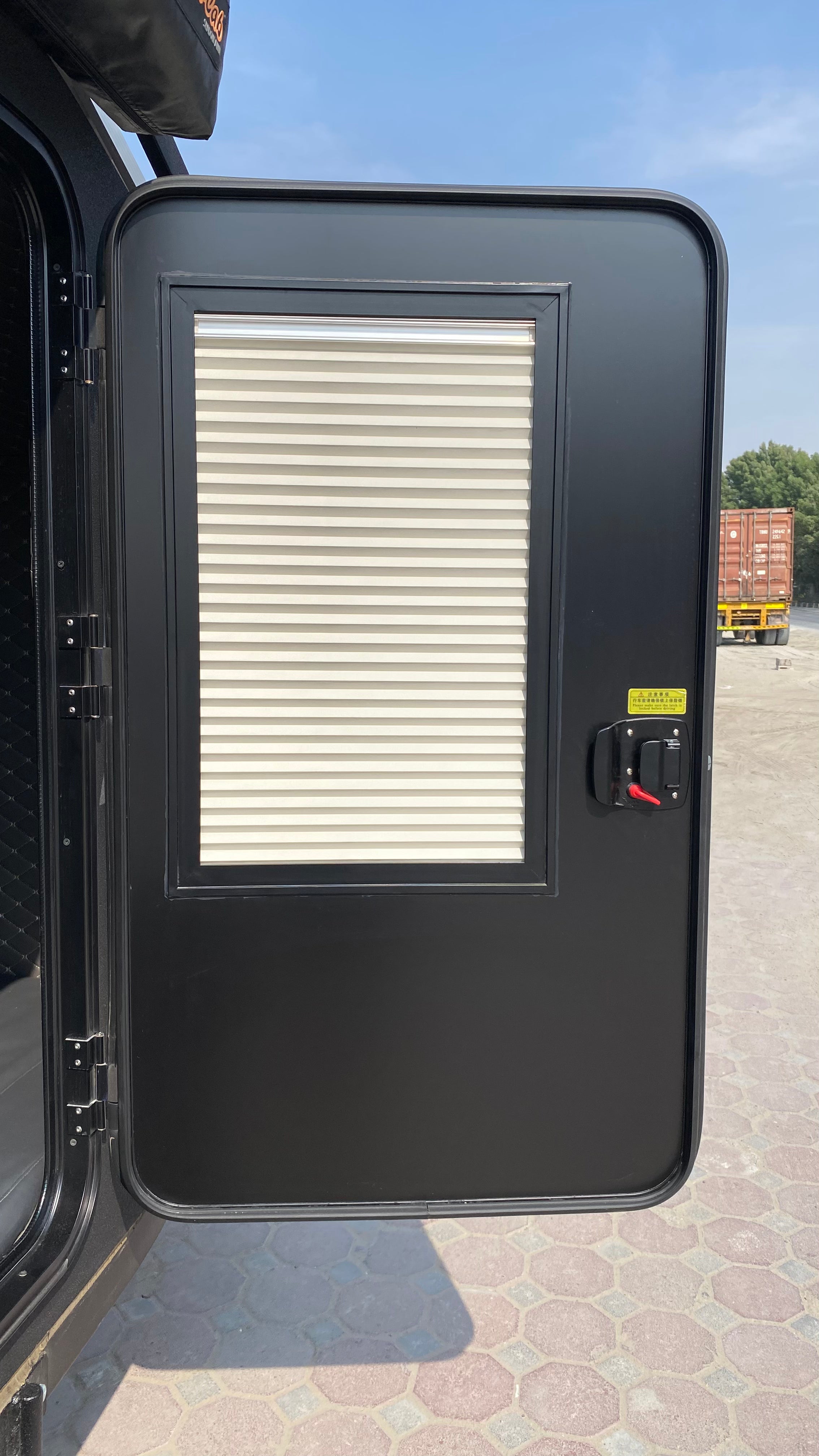 Rv - Dra Door Large 740X1250 – MASTER TRAILER